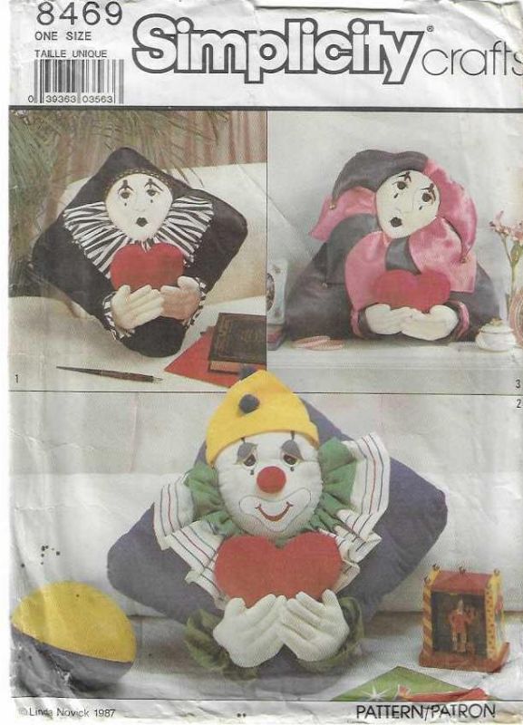 Budget Patterns. A75 SIMPLICITY 8469: CLOWN PILLOWS ONE SIZE